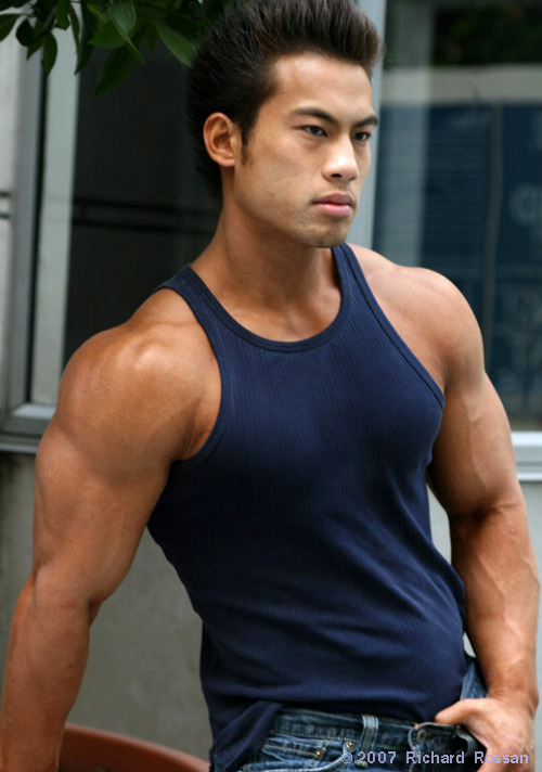 DAVID DUST: Muscle Hunk of the Day - Tuan Tran