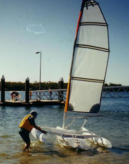 Trimaran Building: Small trimaran