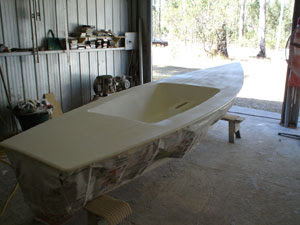 Trimaran Building: Small trimaran