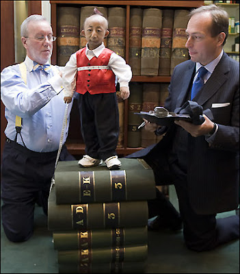 Stanley's pictures: Smallest man in the world.