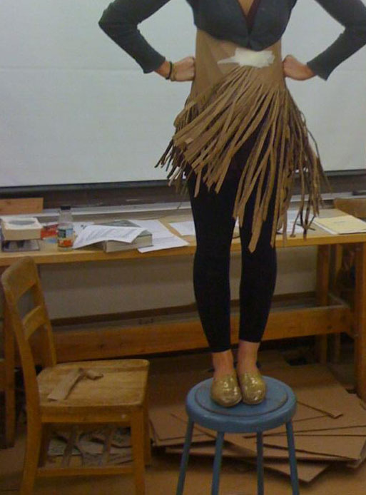 JOUR PAR JOUR: Cardboard Skirt