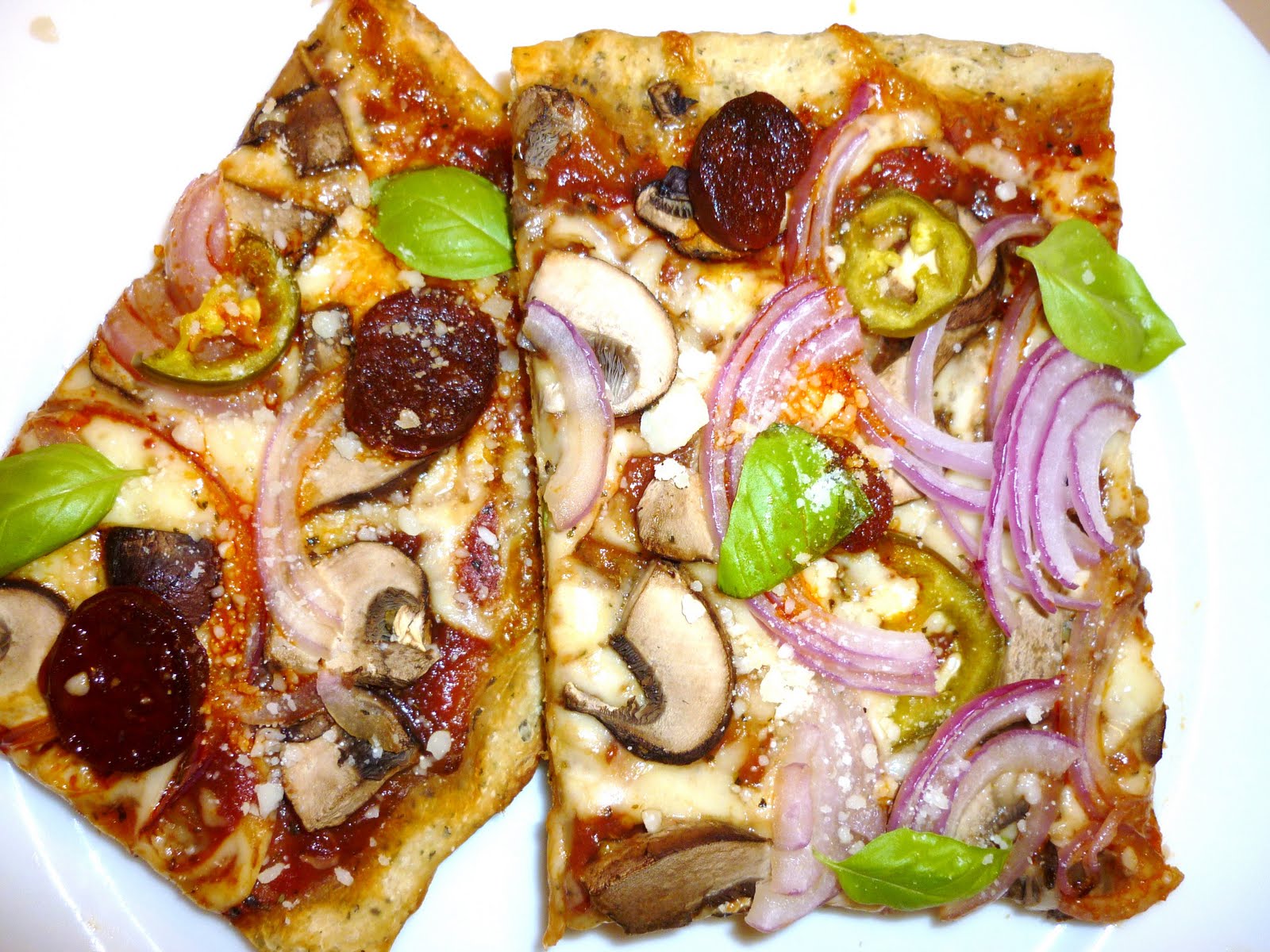 KikaEats: Homemade 'American Hot' Pizza