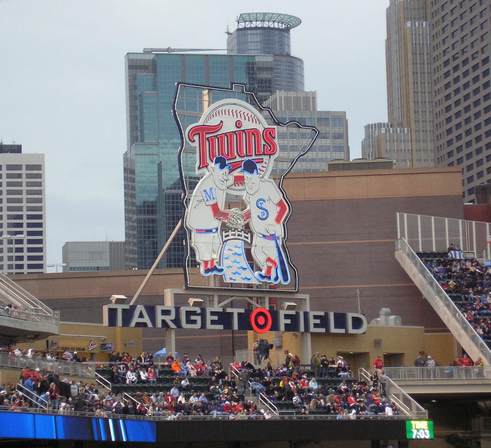 Stang Family of Five: Target Field Is Amazing!!!!