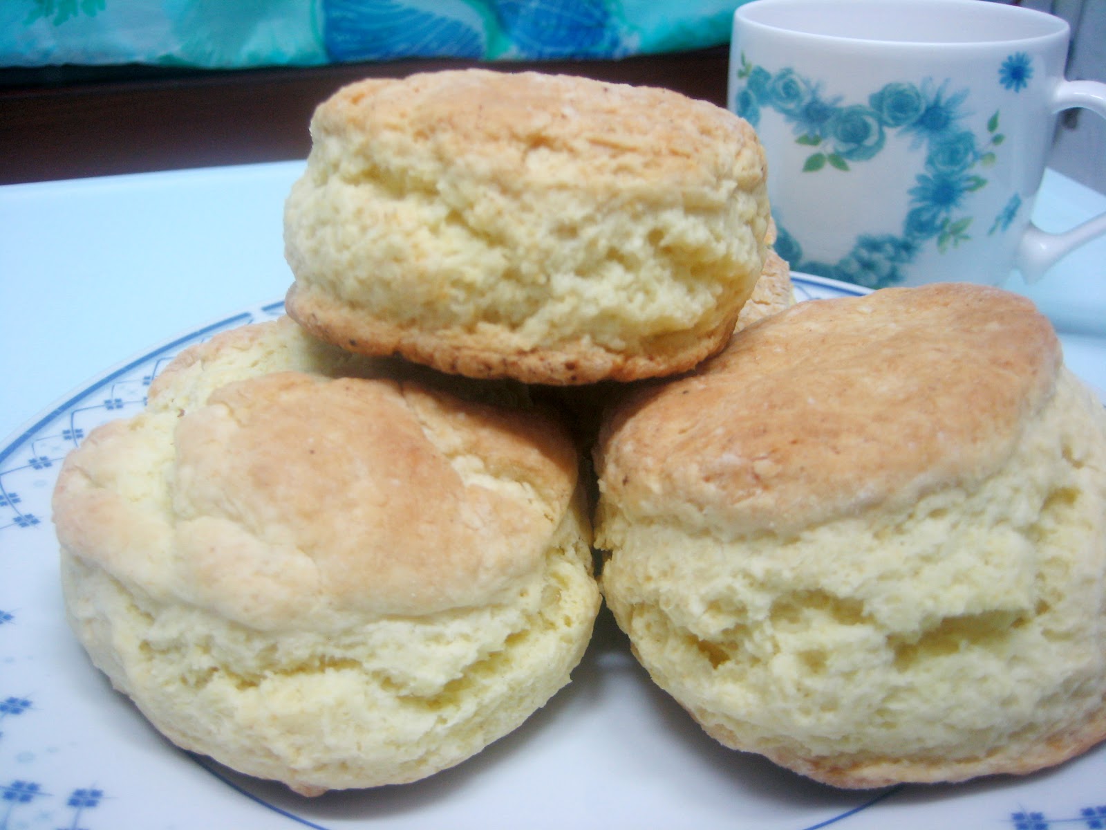 AMBITIOUS BUBBLE: Scone