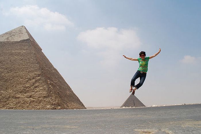 Creative perspective photography - 88 Pics | Curious, Funny Photos ...