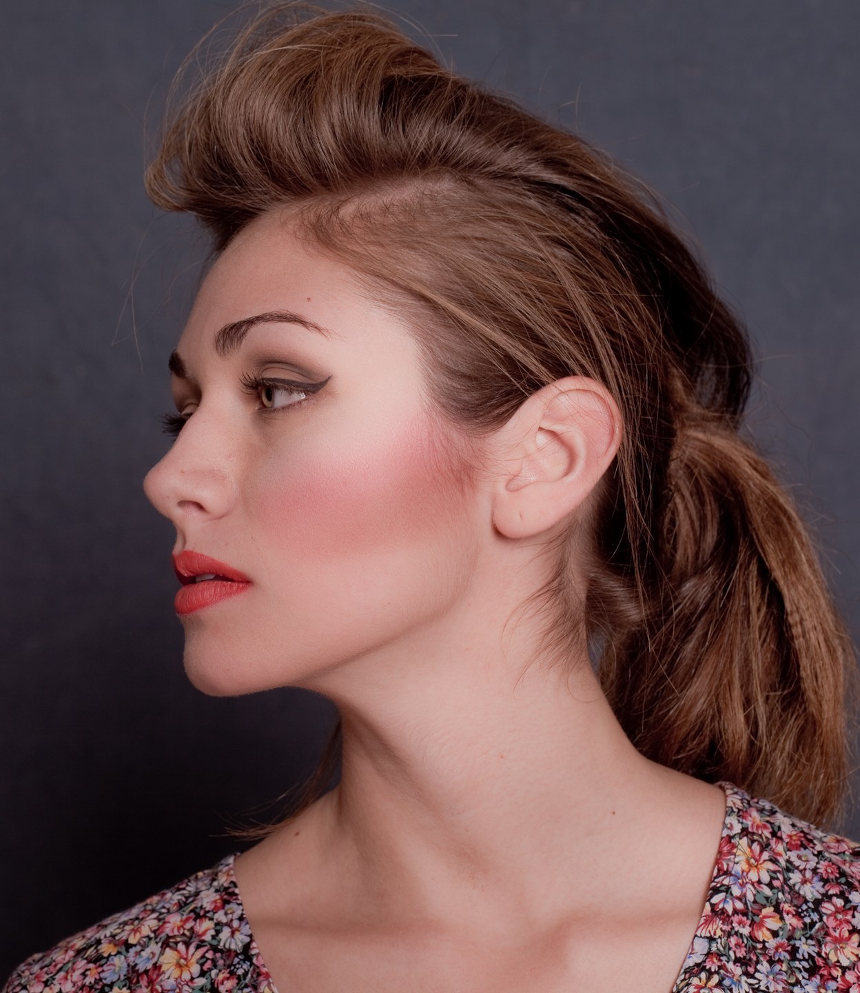 Karleigh Johnstone: Make Up Artist: Creating Perfect Cheekbones