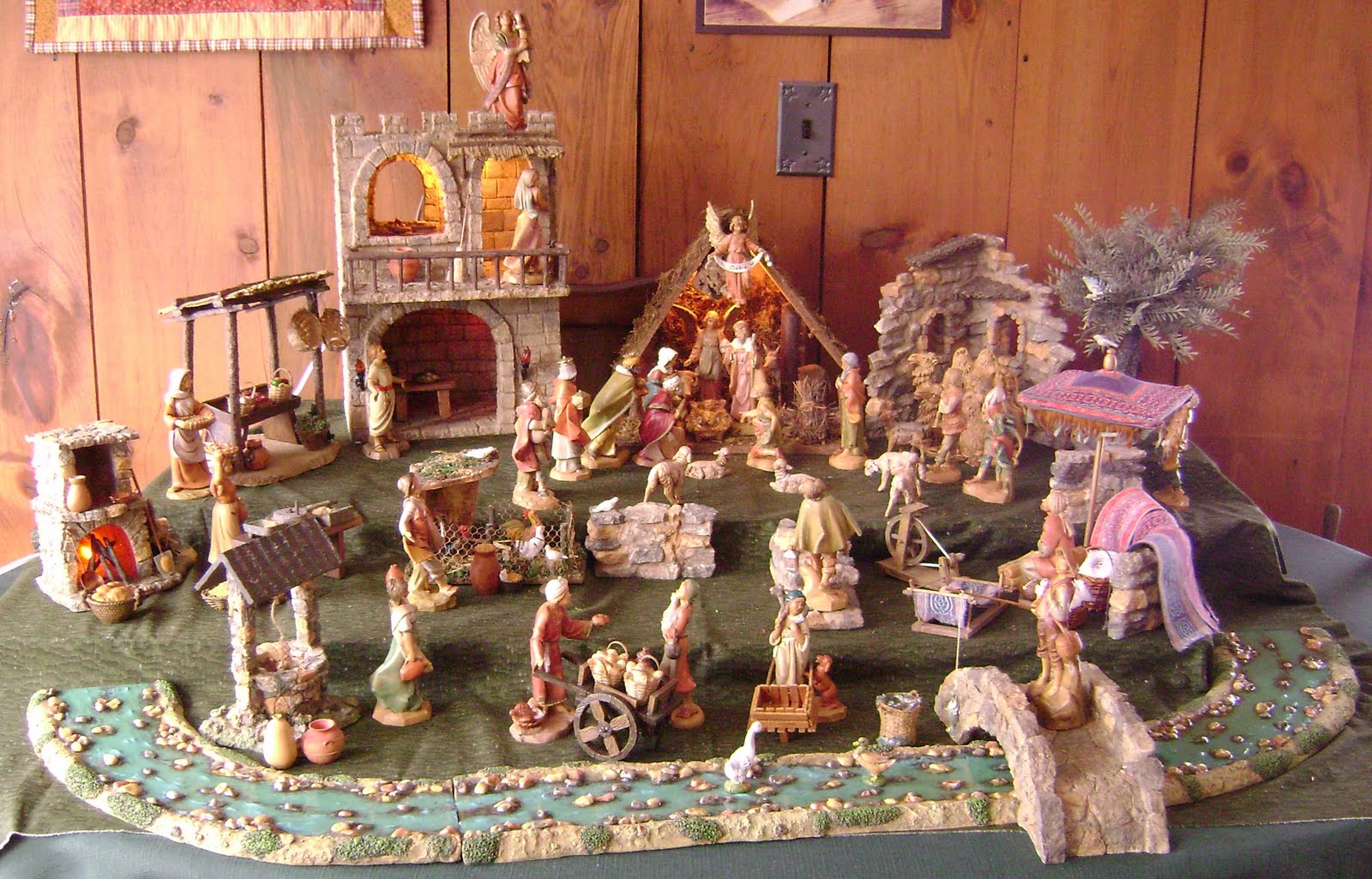 Meadowbrook Cabin: Winter's White Display Chain #11