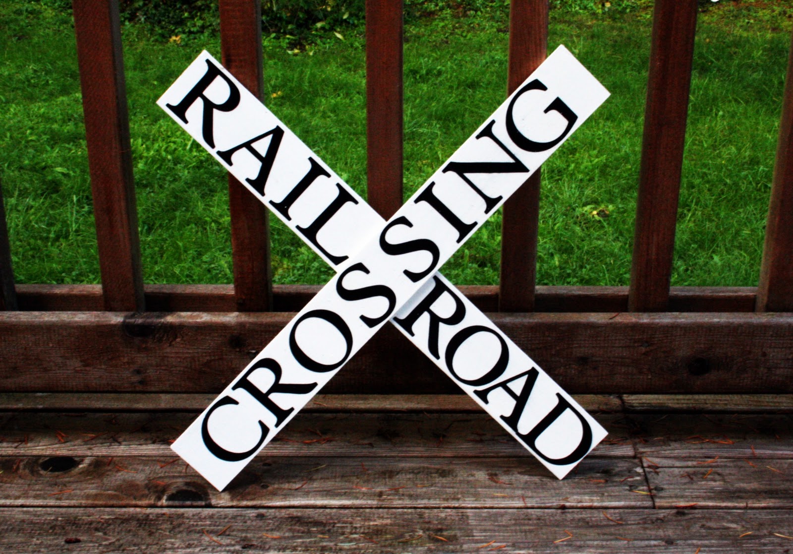 Sweet Daisy Designs: Railroad Crossing Sign