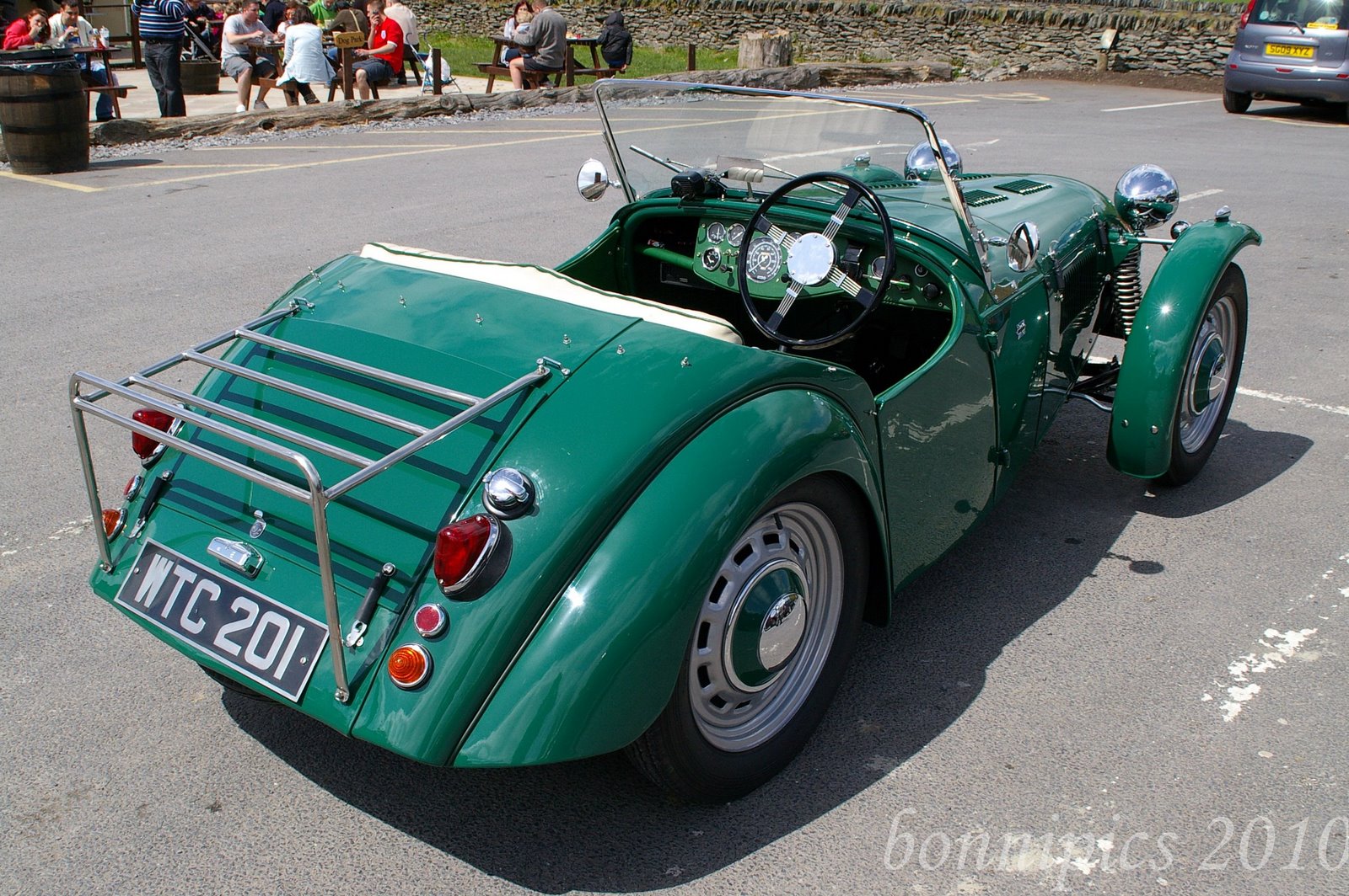 bonnipics: A Dellow Sports Car