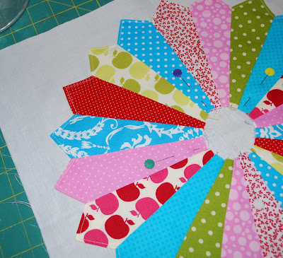 Boutique NutMeg Designs: Dresden Plate Quilting Photo Tutorial