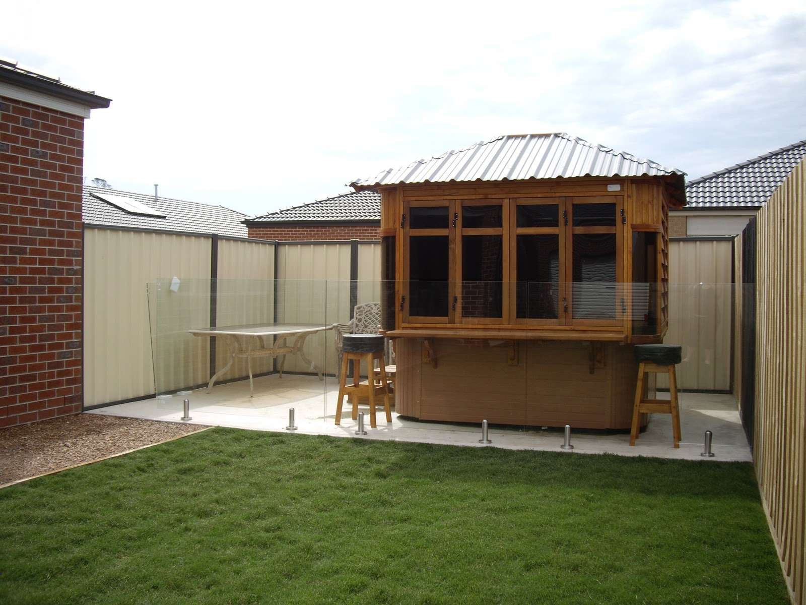 Mia's Folly: spa fencing.....