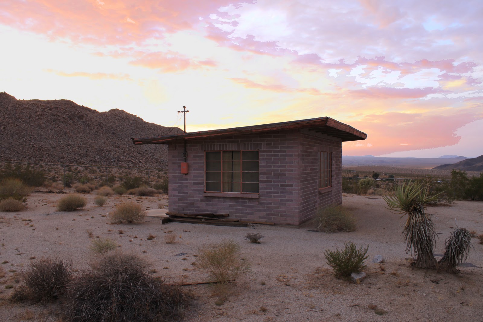 Spare Parts and Pics: Tiny Desert Cabins in the Middle of Nowhere