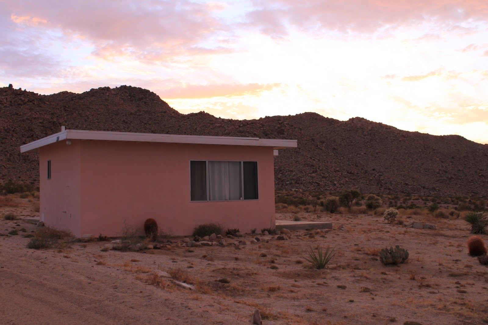 Spare Parts and Pics: Tiny Desert Cabins in the Middle of Nowhere
