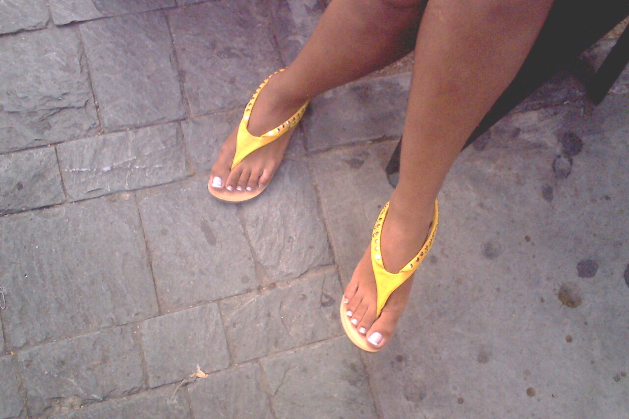 BEAUTIFUL AND CUTE FEET: Yellow feet