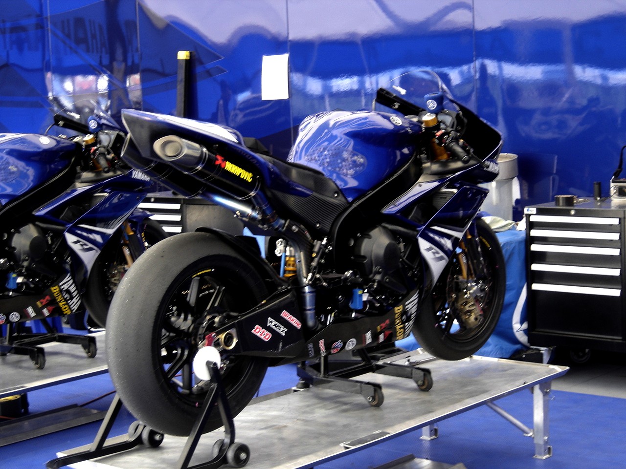 Stu's Shots R Us: Yamaha Gifts Ex-Eric Bostrom Graves R1 Superbike to ...