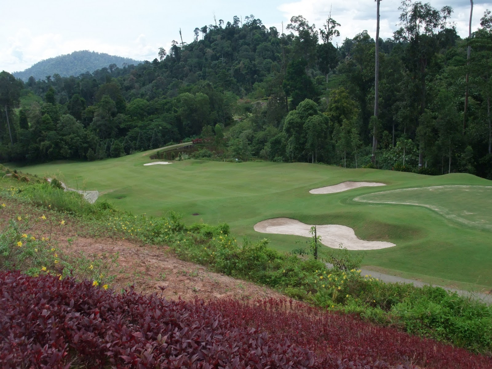 haPpY HaPpY: Tawau Golf Club Hot Spring - Most Beautiful Golf Course