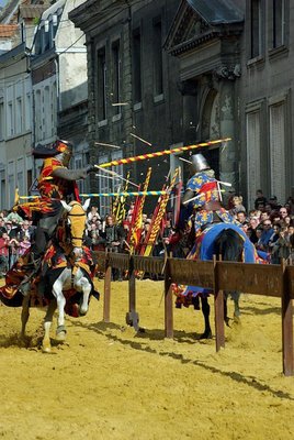 ARMAS ,ARMADURA E TECNICAS DE COMBATE: A CAVALARIA MEDIEVAL