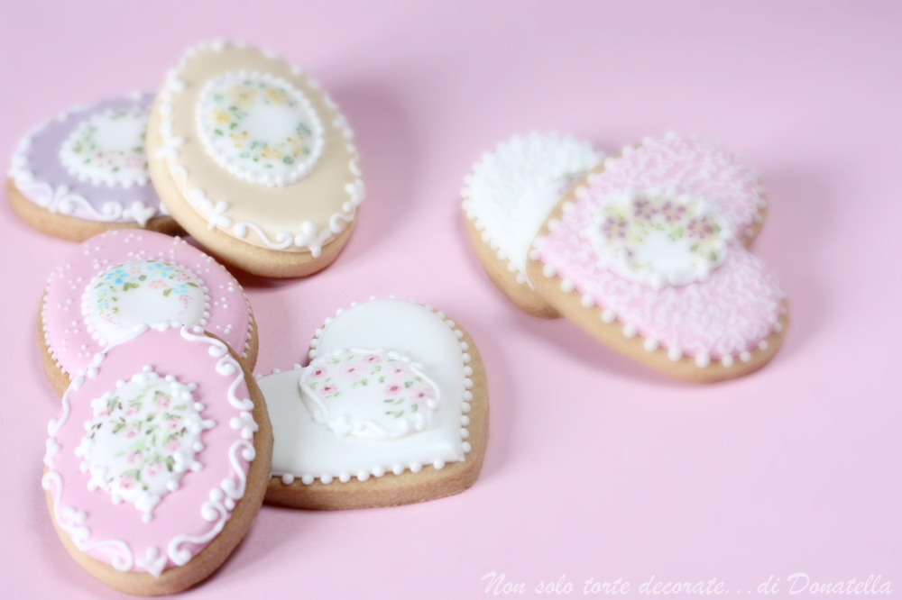 Donatella Semalo: Biscotti e zollette decorate...La vita continua...