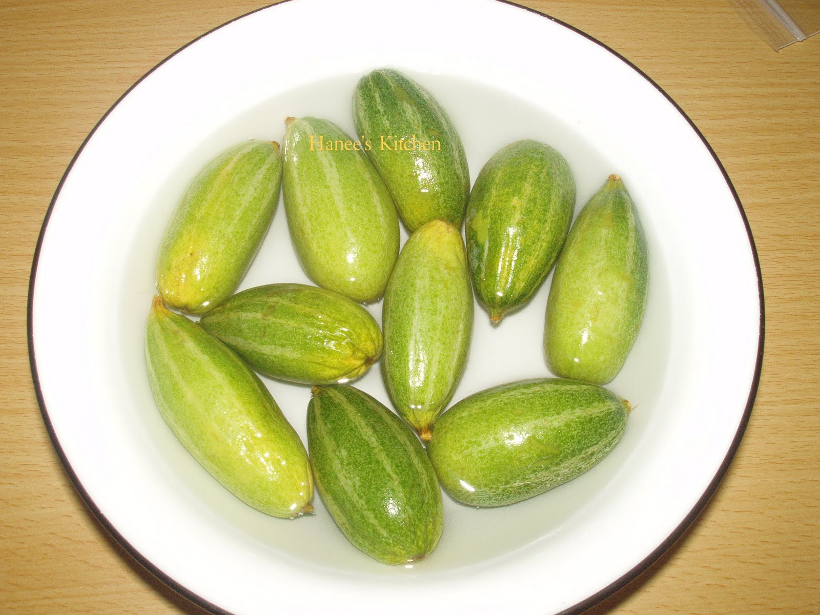 Hanees Kitchen: STUFFED PARAVAL (POTALS) FRY