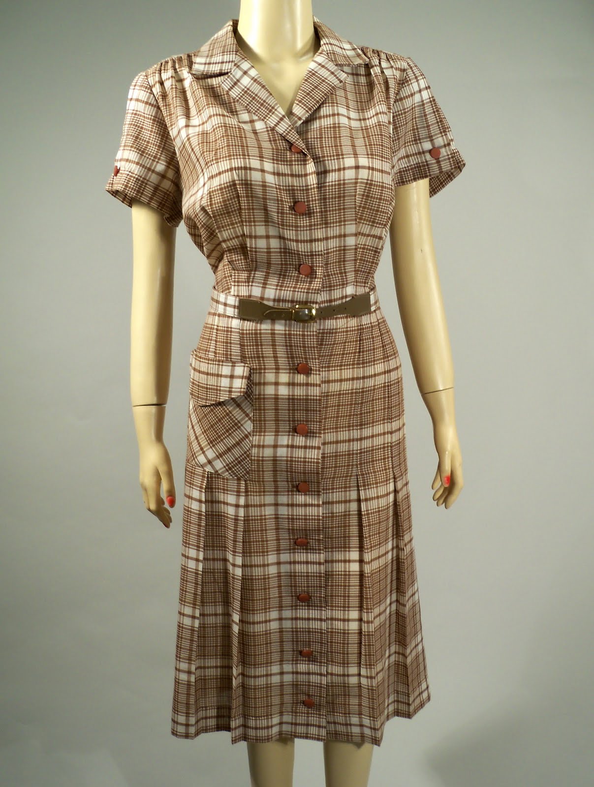 meta name="description" content="Everything Vintage Fashion" />