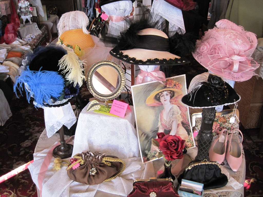 meta name="description" content="Everything Vintage Fashion" />