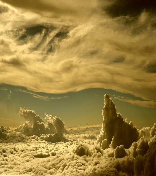 Una Ventana al Mundo: Paisaje entre las nubes