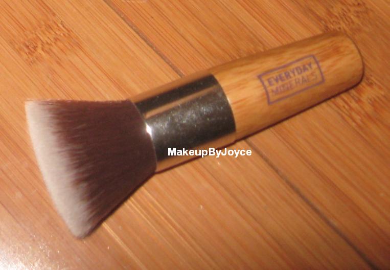 MakeupByJoyce ** !: Review: Everyday Minerals Flat Top Brush