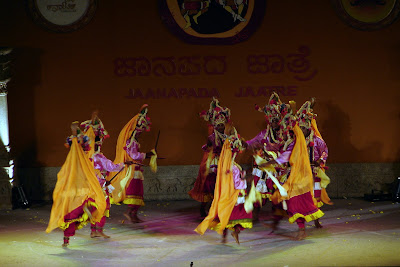 The Past, Present and the Future: Kolaata, Kolannalu, Kolkolannalu