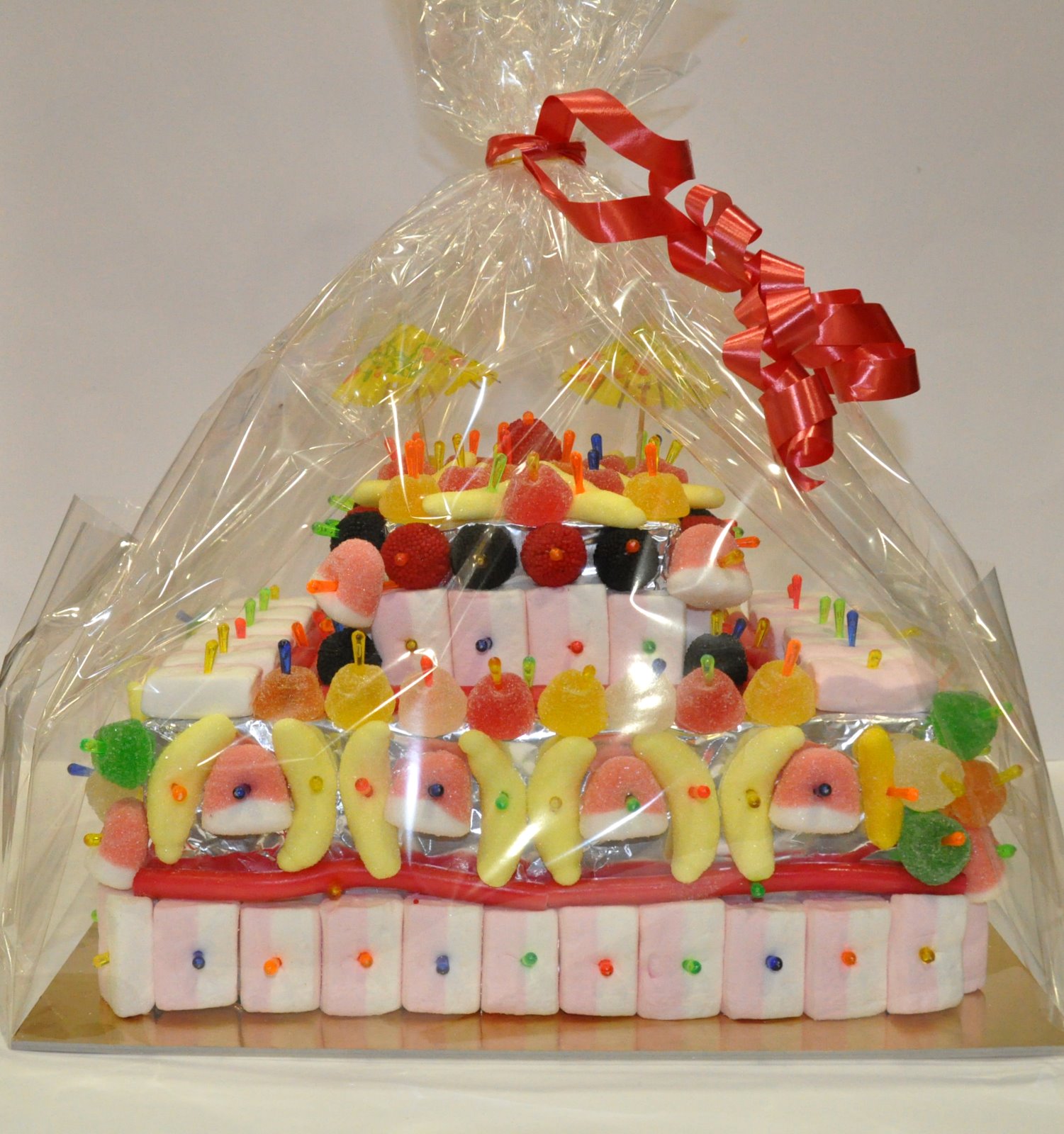 Doces brincadeiras: BOLO DE GOMAS II