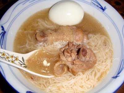Being Hildaladida: Red wine chicken Mee Sua