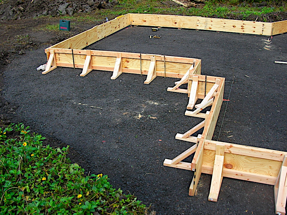 Hawaii House Build: 3x16inch + 2x4 + 2x rebar = Super Formwork Support!