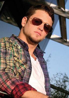 Rebelde: Ex-RBD Christopher Uckermann inicia turnê pelo Brasil