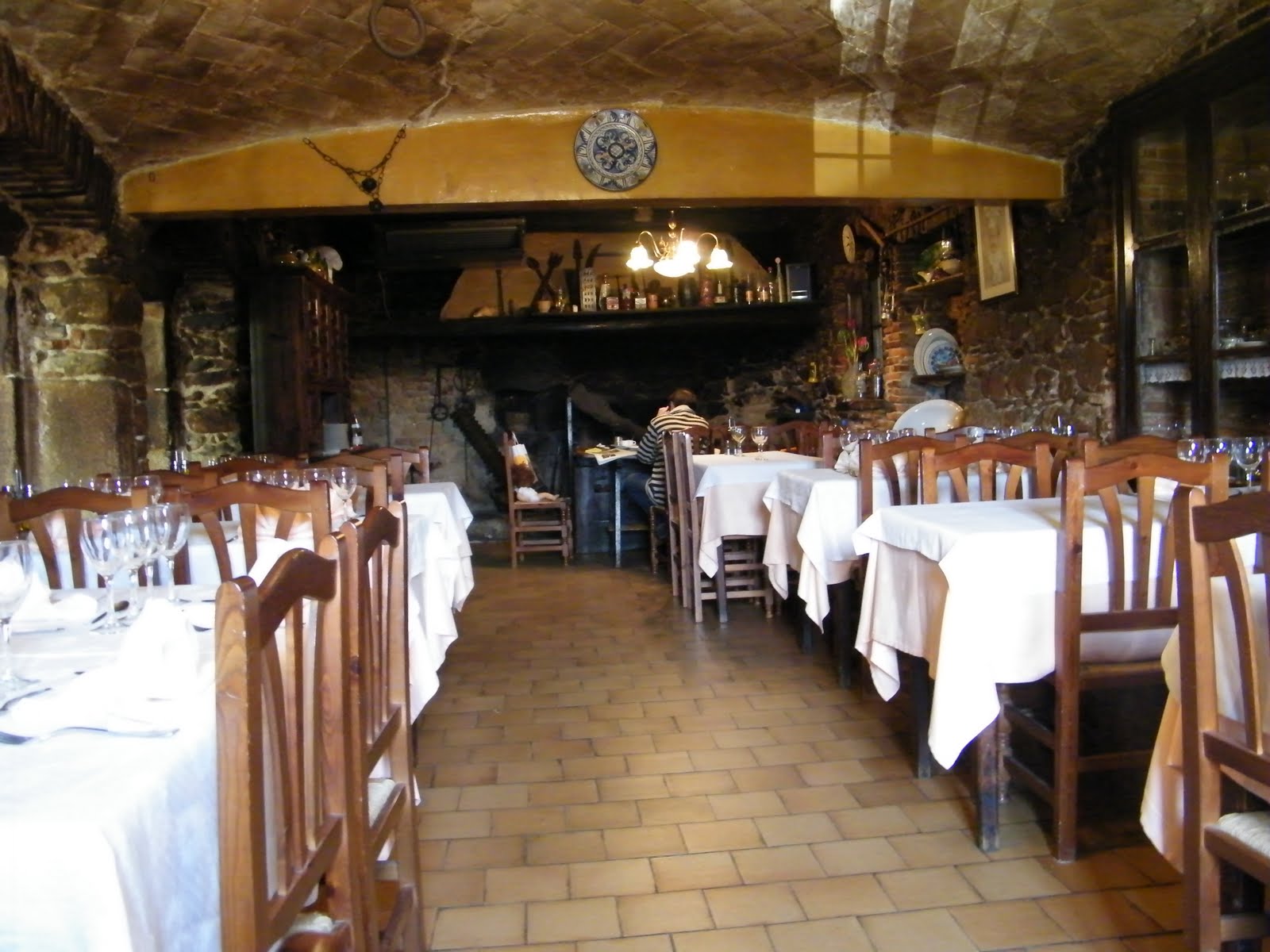 LOS ALMUERZOS: COMIDA EN EL RESTAURANTE CAN PRUNA - TORDERA.