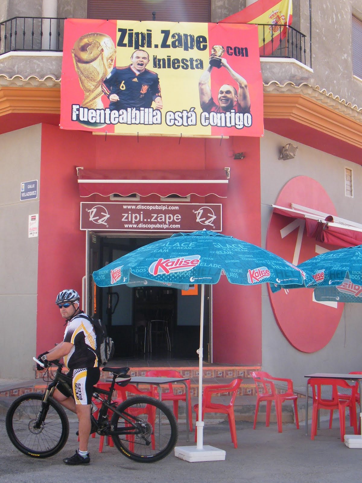 GINETAS BIKERS: A.INIESTA, EL PUEBLO DEL CAMPEÓN. FUENTEALBILLA!!!