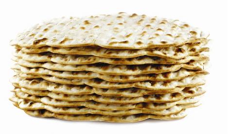 Jewish Holiday Customs: Moroccan Jews Eat Matza on the First Night of ...