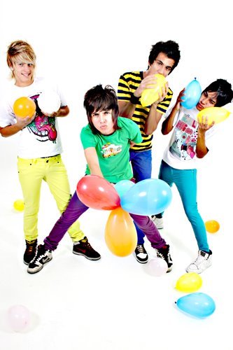 Adolescentes: Emos e Coloridos