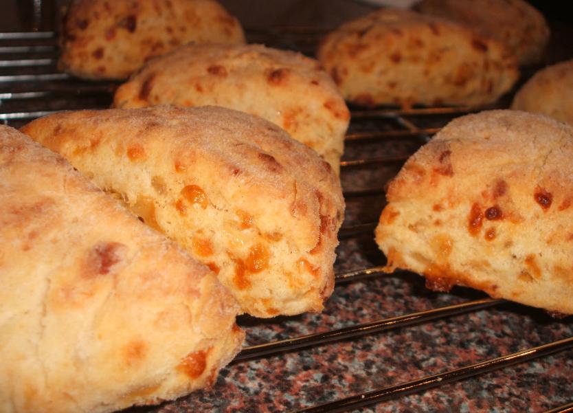 Eating In Winnipeg: Mini Cheese Scones