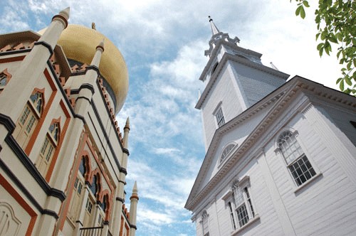 KORTE METTEN: Kerk en moskee