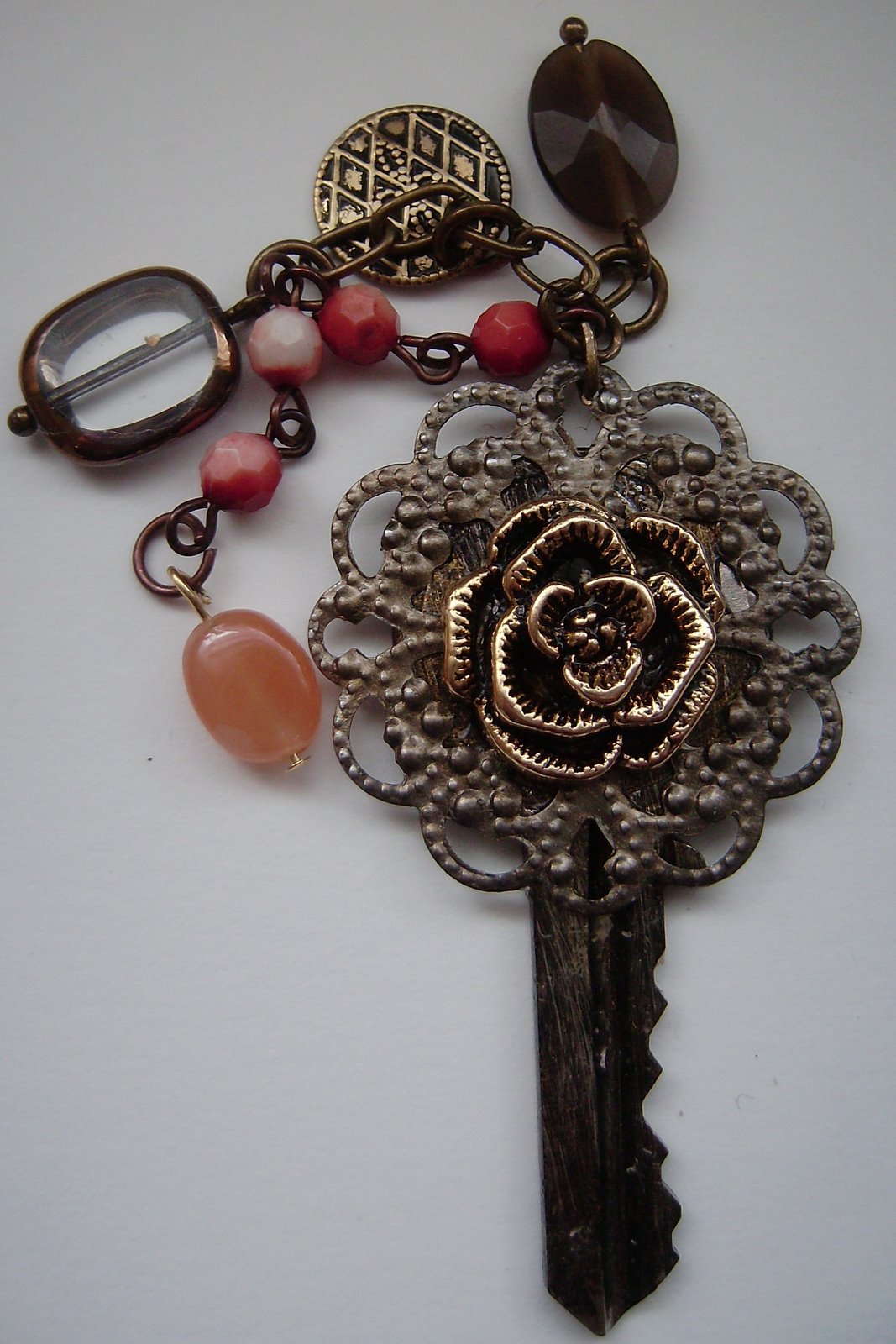 altered key | Key jewelry diy, Key jewelry, Key crafts