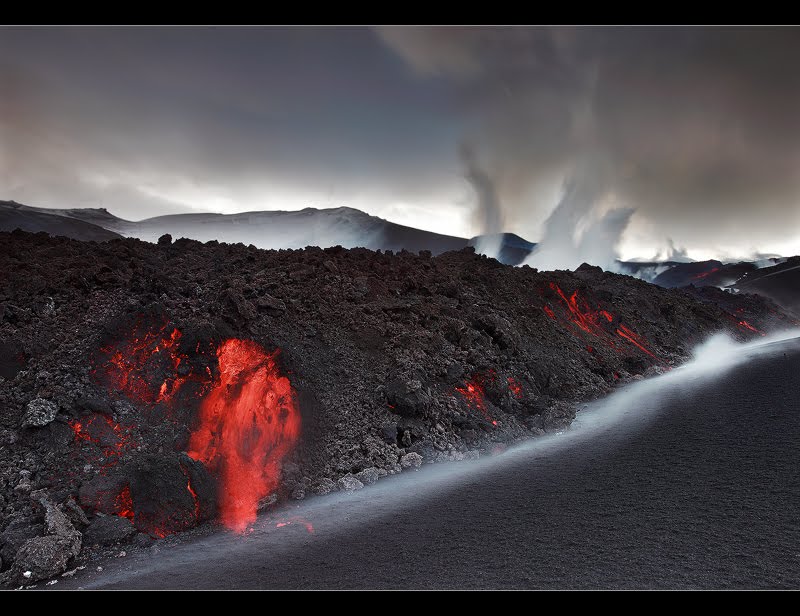 Enjoy The Most Amazing Pictues: Cool 2010 Iceland Volcano Pics