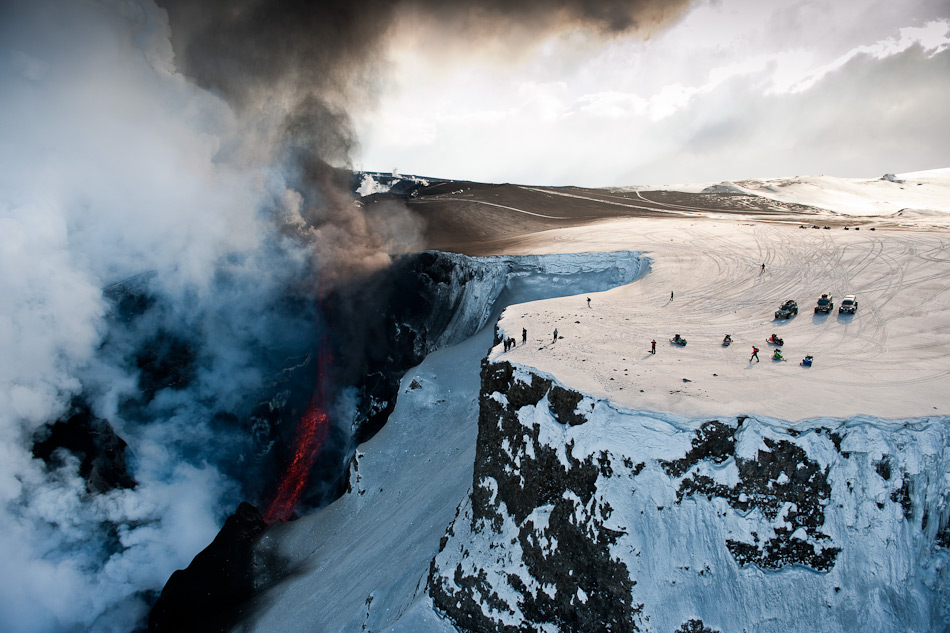 Enjoy The Most Amazing Pictues: Cool 2010 Iceland Volcano Pics