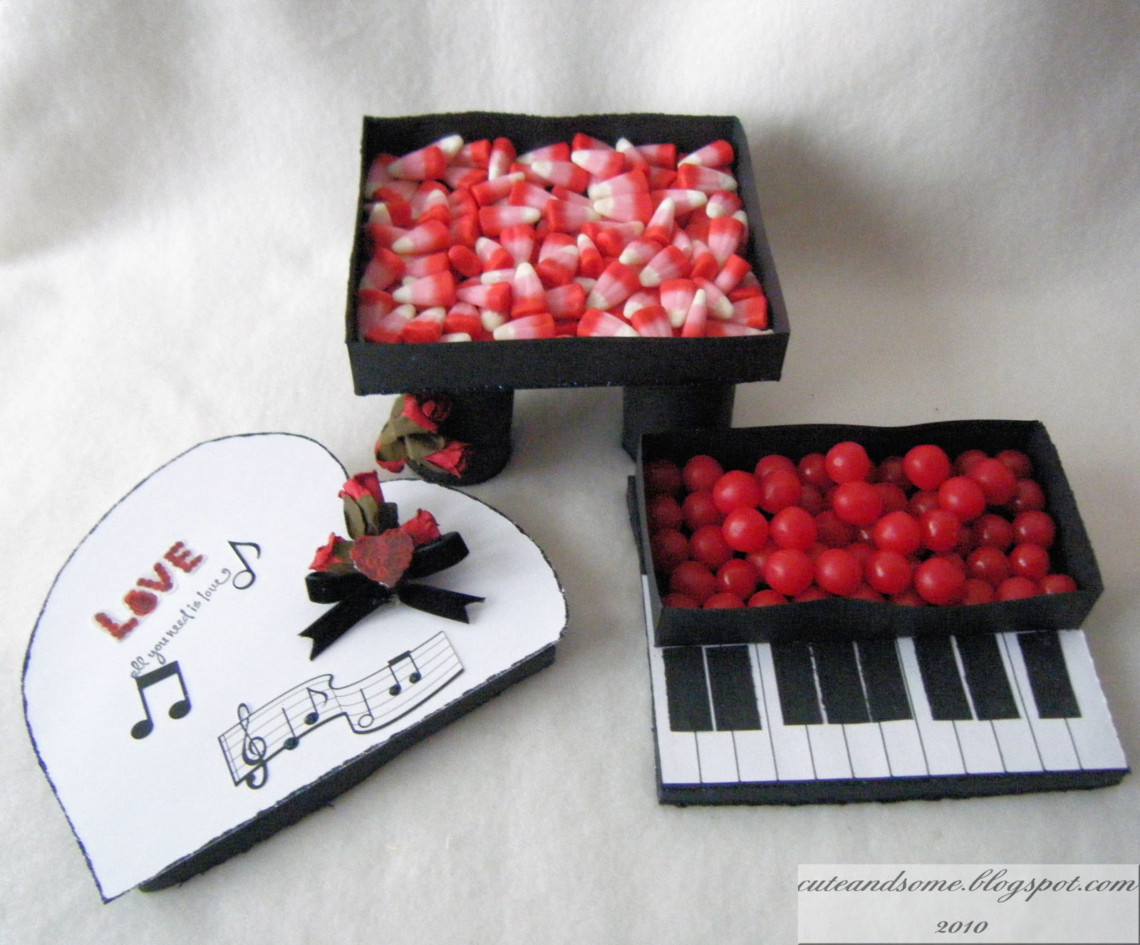 Cute and Some: "ISN'T IT A 'GRAND' PIANO?" DOUBLE LAYERED TREAT BOX!