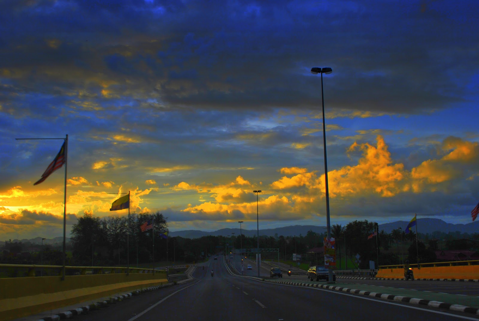 K i a s a n A l a m: Warna langit petang