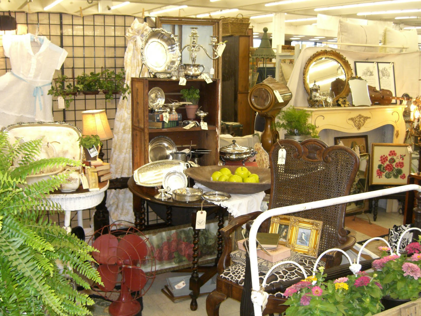 CREATIVE STYLE: Scott Antique Market