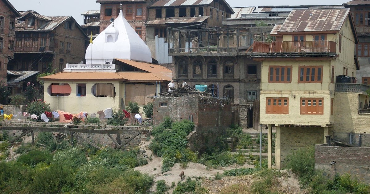 CHINAR SHADE : KHARYAR ABODE OF BHAGWAN GOPI NATH JI