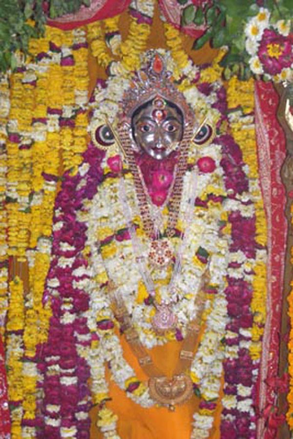 Varanasi View: Mangla Gauri temple draws huge crowd