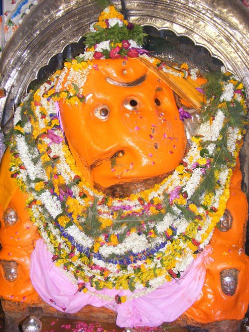 Varanasi View: Special 'Shringar' of Bada Ganesh draws thousands of ...