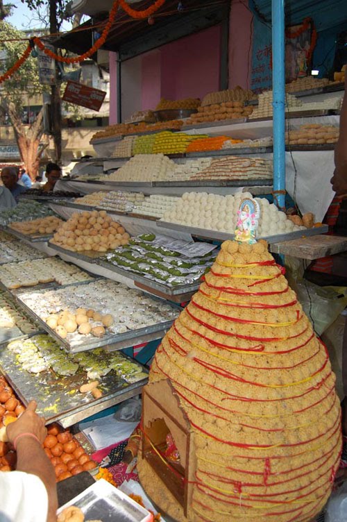 Varanasi View: Here you can get all varieties of sweets