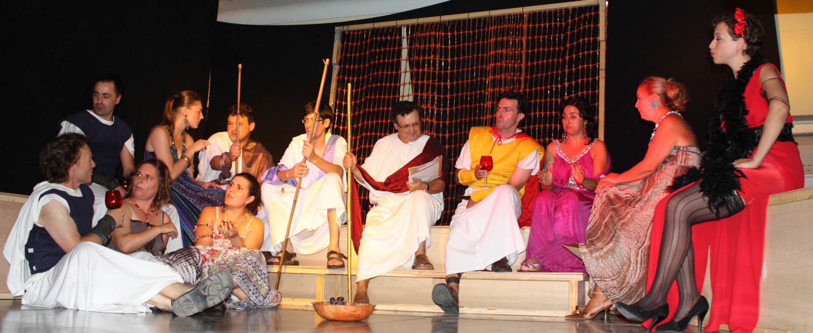 SALA DE VISITAS DO MINHO: "AS MULHERES DE ATENAS" APRESENTAM-SE EM ANTIME