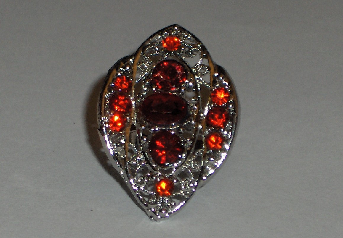 Coltul Cameliei: Blog Sale Pandantive & Inele